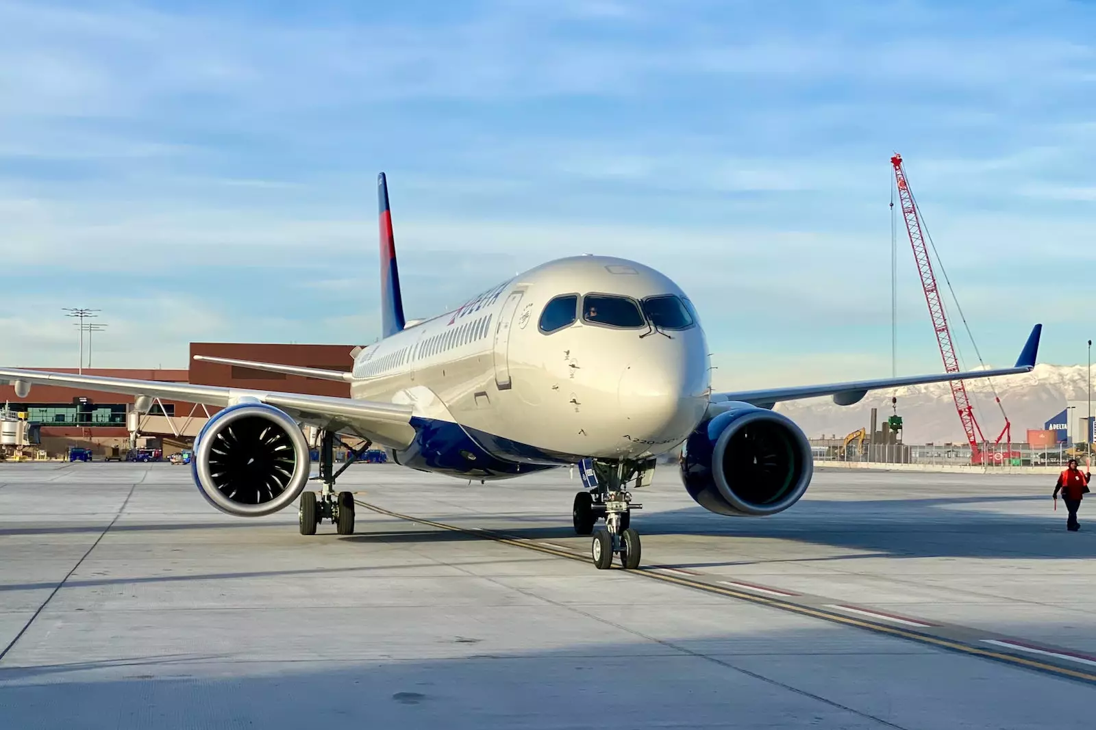 델타의 새로운 Airbus A220-300이 마음에 드는 이유가 여기에 있습니다.