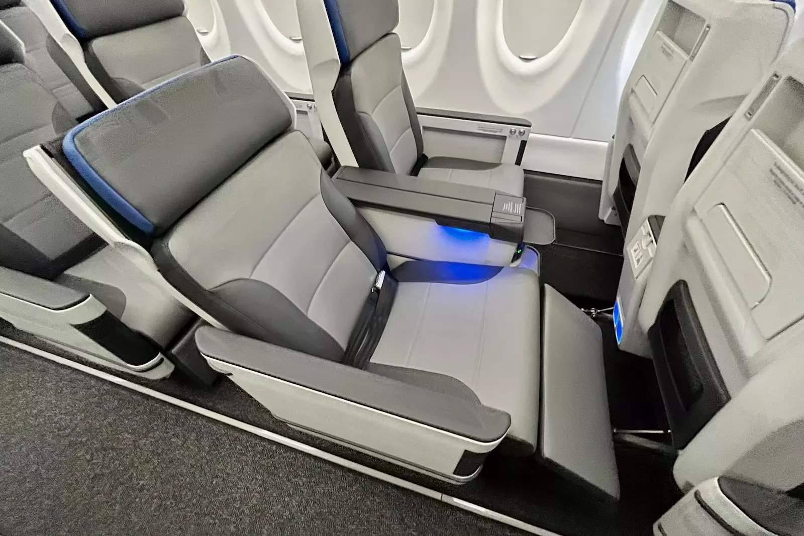 All'interno dell'elegante Airbus A220 di Breeze Airways con 36 poltrone reclinabili di prima classe 1447_13