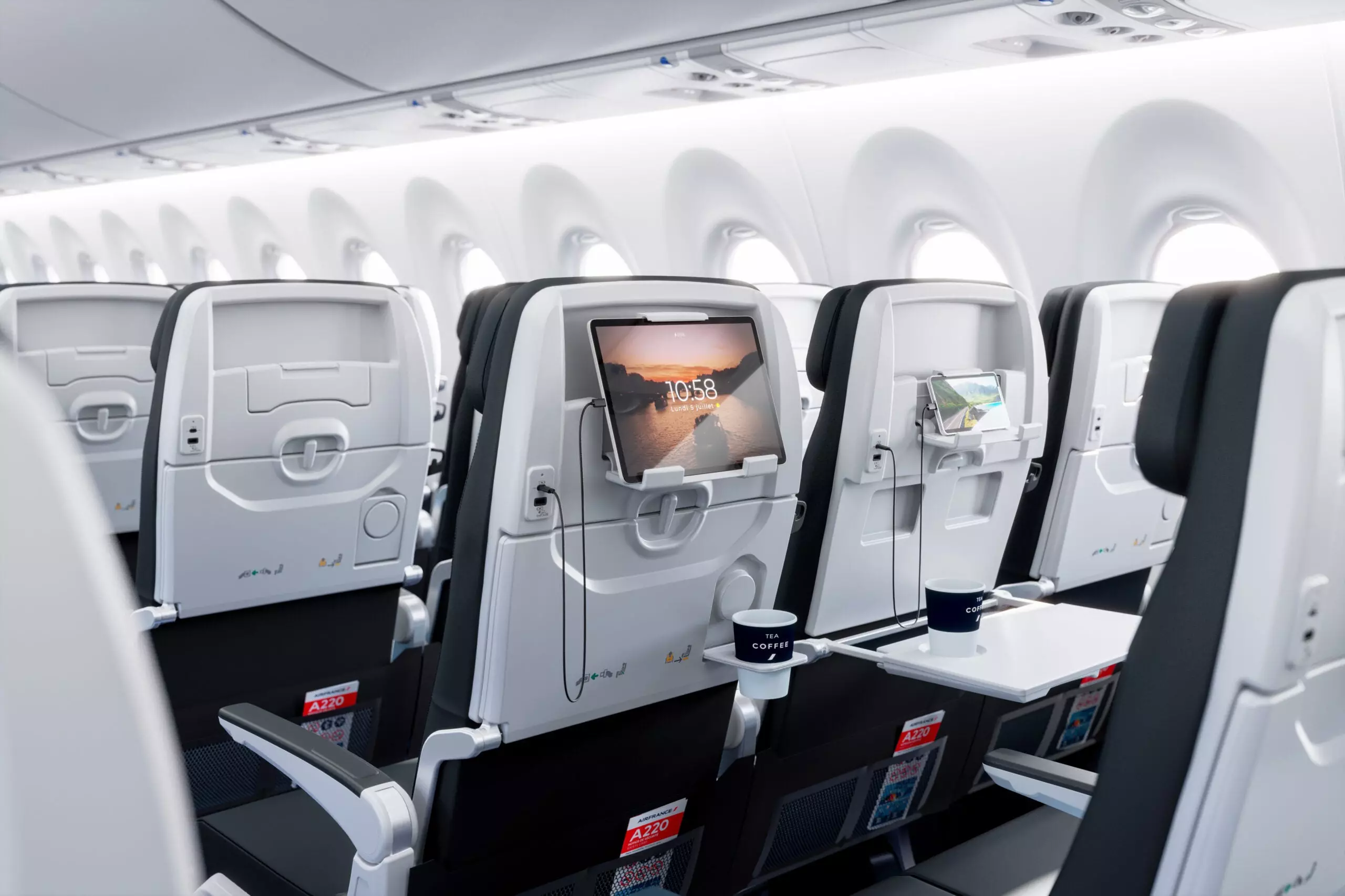 Cabina noului A220-300 oferă o experiență mai spațioasă pentru pasageri. (fotografie prin amabilitatea Air France)