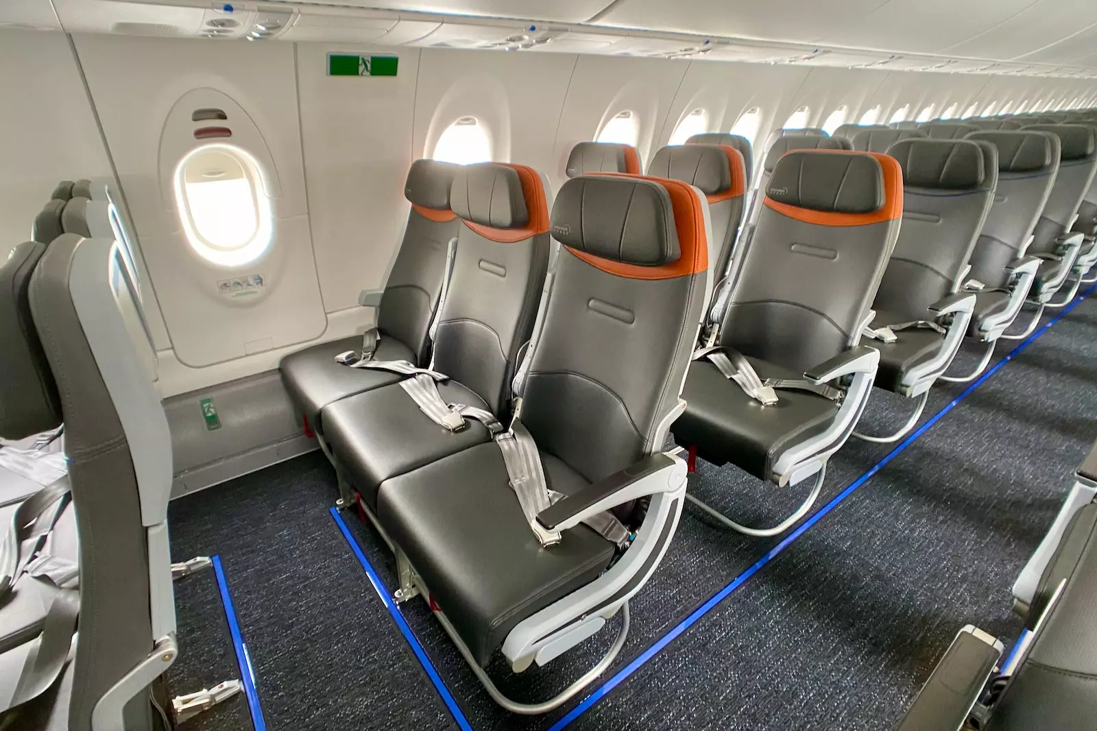 Primeira ollada ao interior do novo e elegante Airbus A220 de JetBlue 1452_8