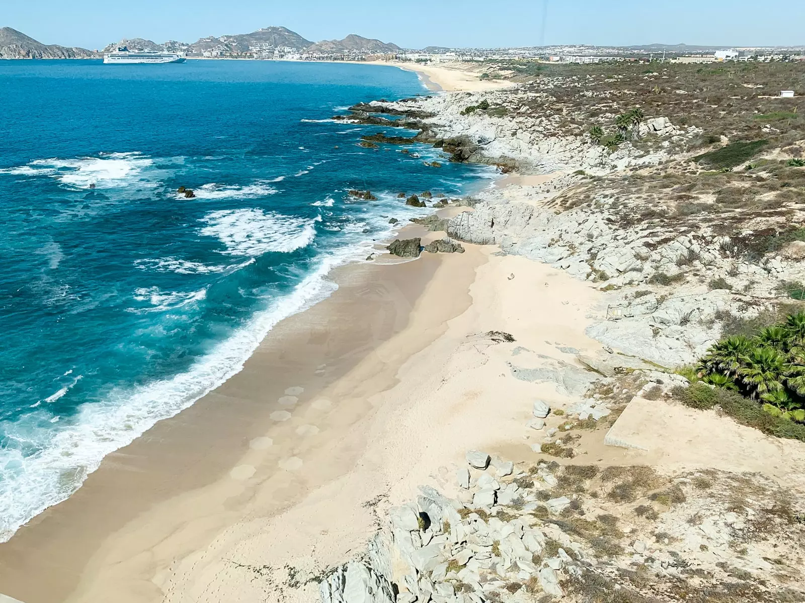 Banyak tujuan pantai populer di Meksiko berencana untuk dibuka kembali pada awal Juni