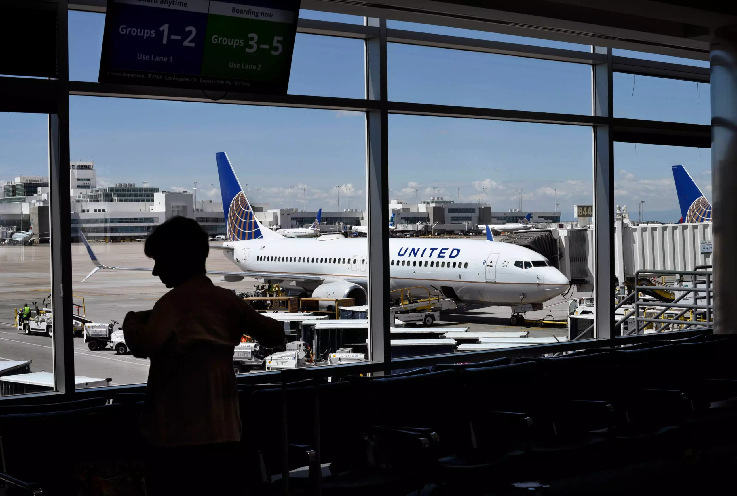 ¿Le negaron el embarque después de un control de temperatura? La aerolínea debe volver a reservarte