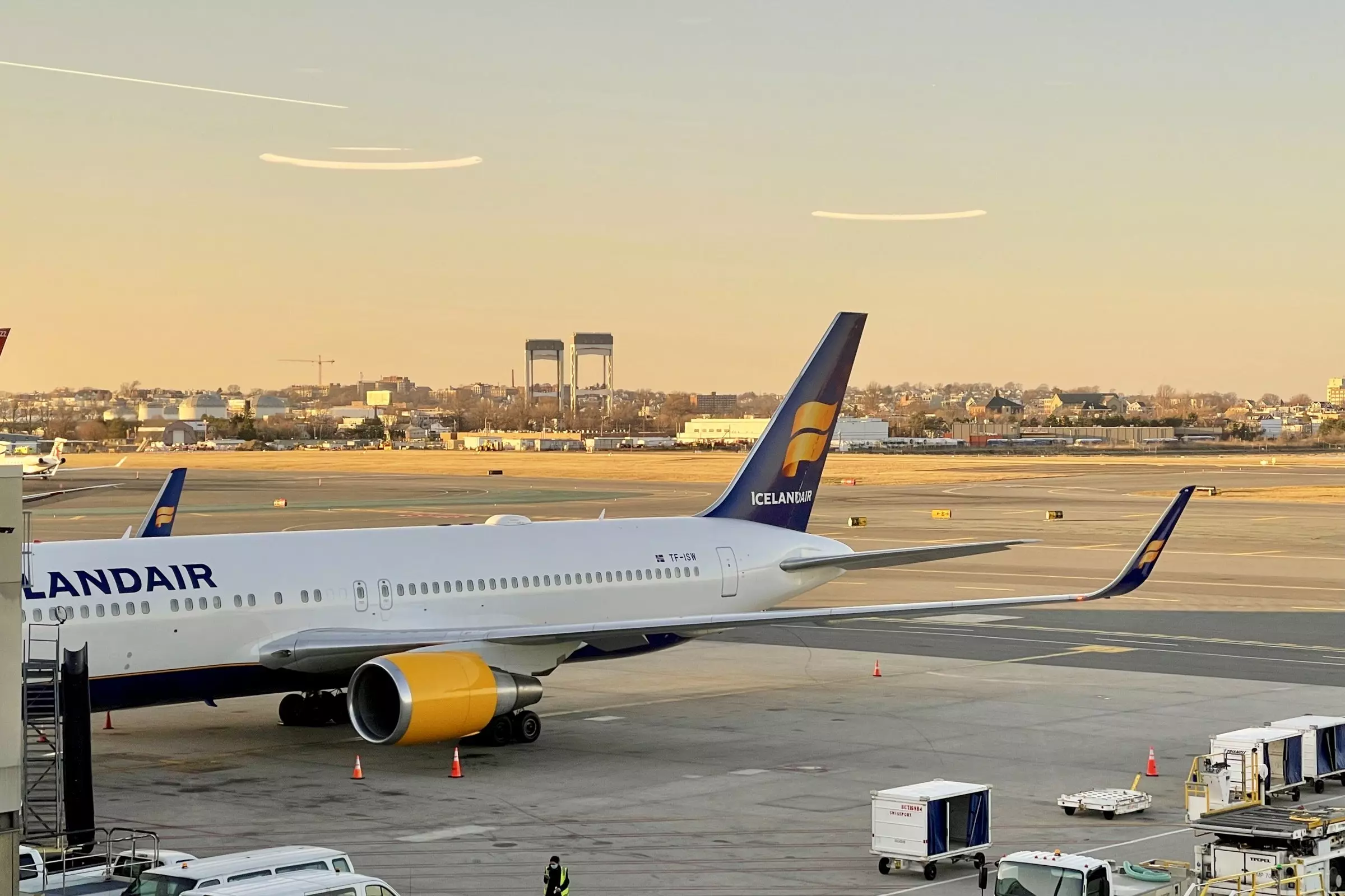 Icelandair 767, BOS'ta