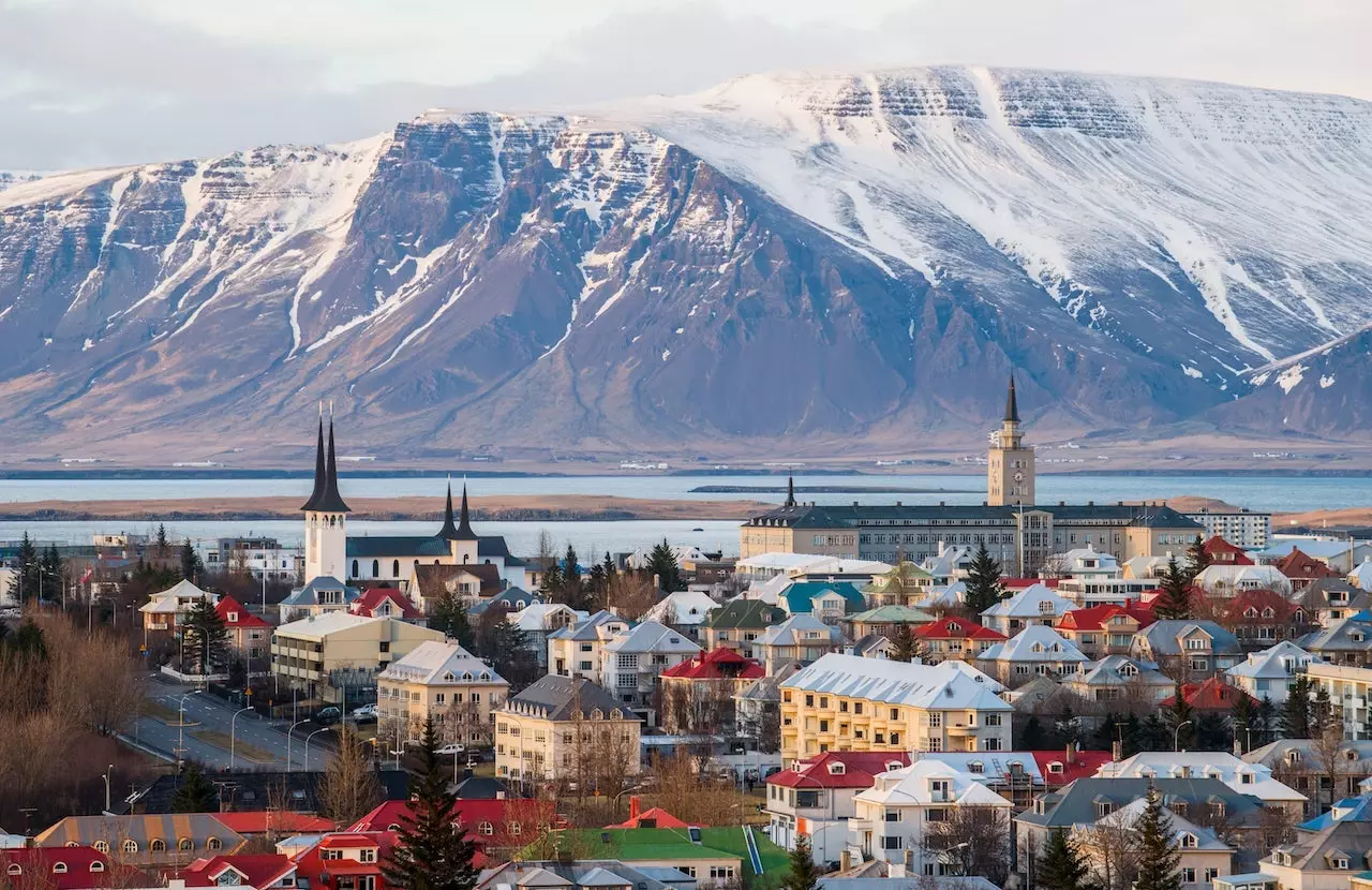 9 alasan Anda harus mengunjungi Islandia musim panas ini