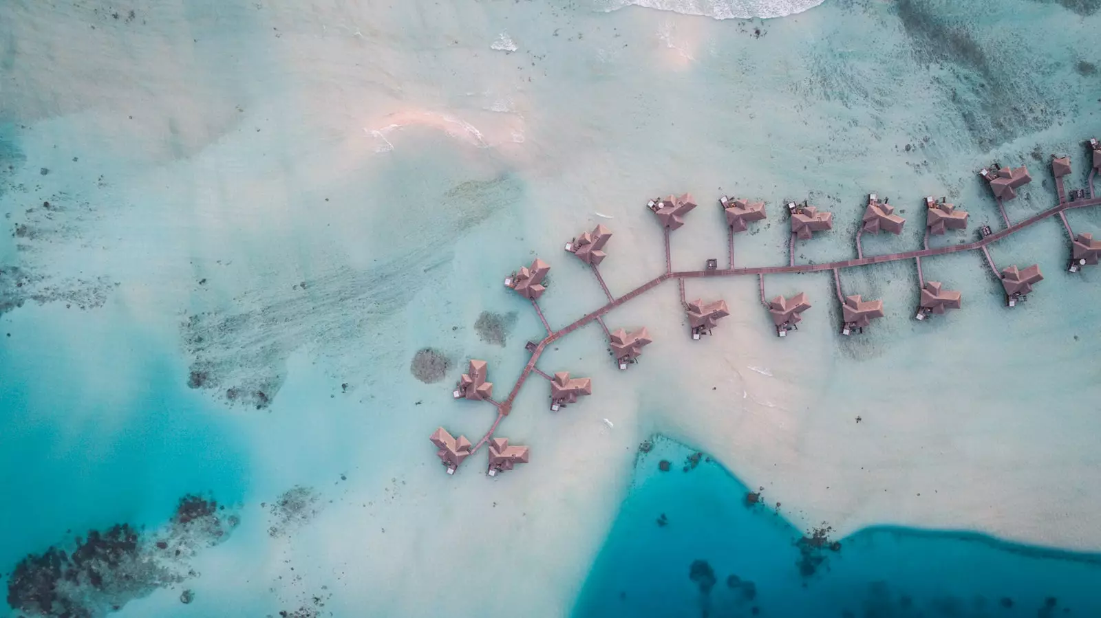 Maldivy teraz vyžadujú negatívny test na COVID-19 na vstup