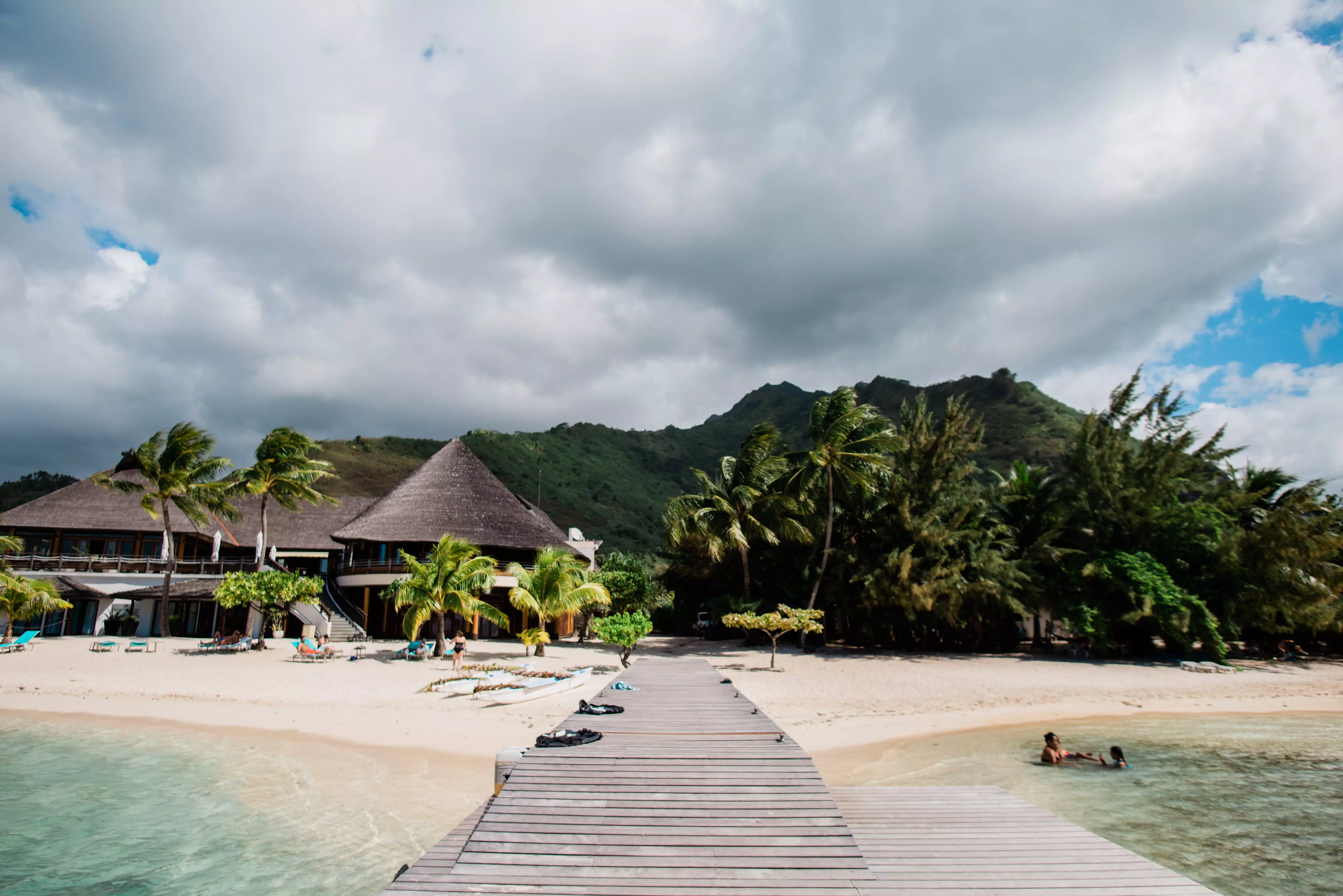 Hilton Moorea Lagoon Resort and Spa - plaža i mol