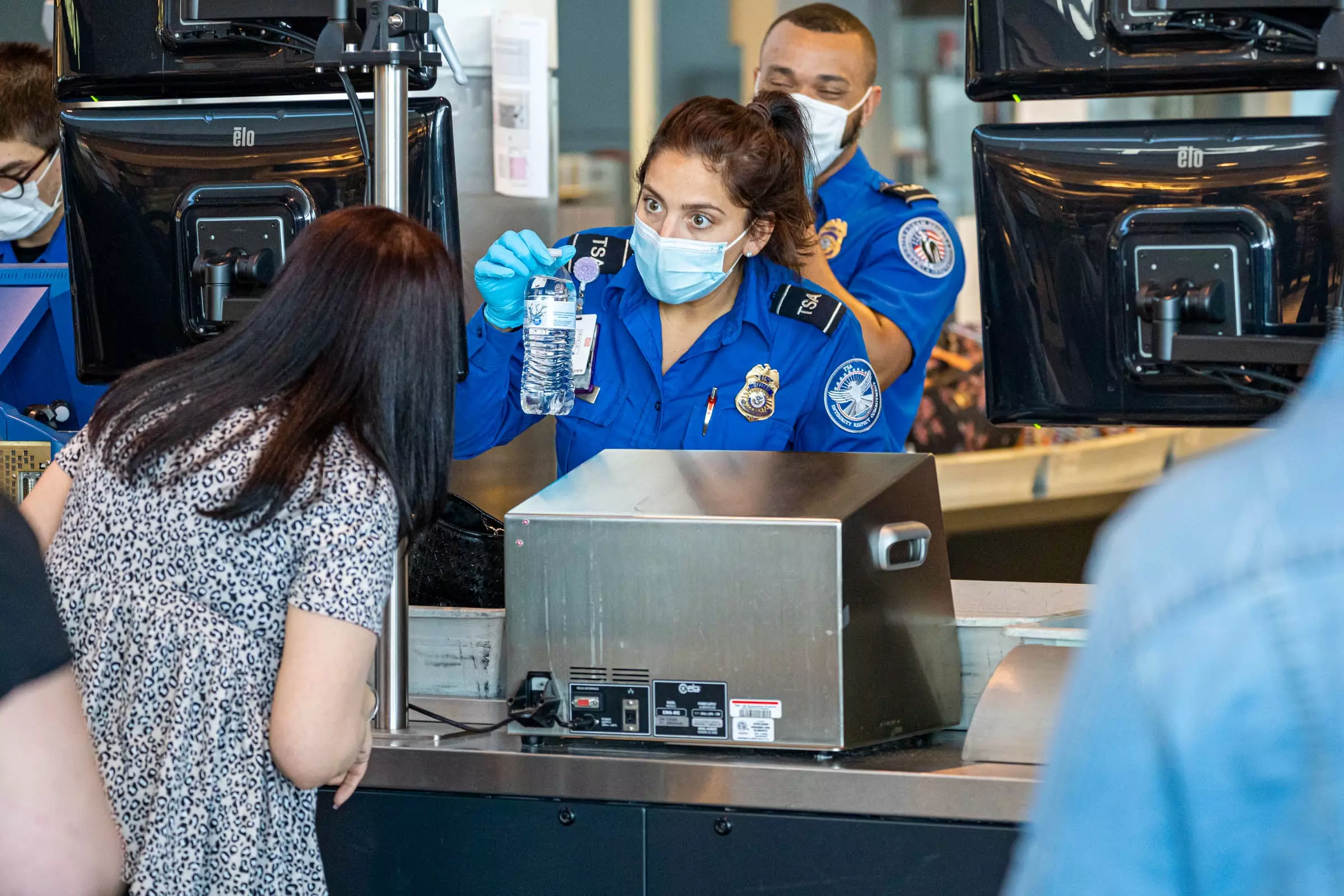 Donar un cop a una hostessa de vol? Passatgers indisciplinats perden TSA PreCheck