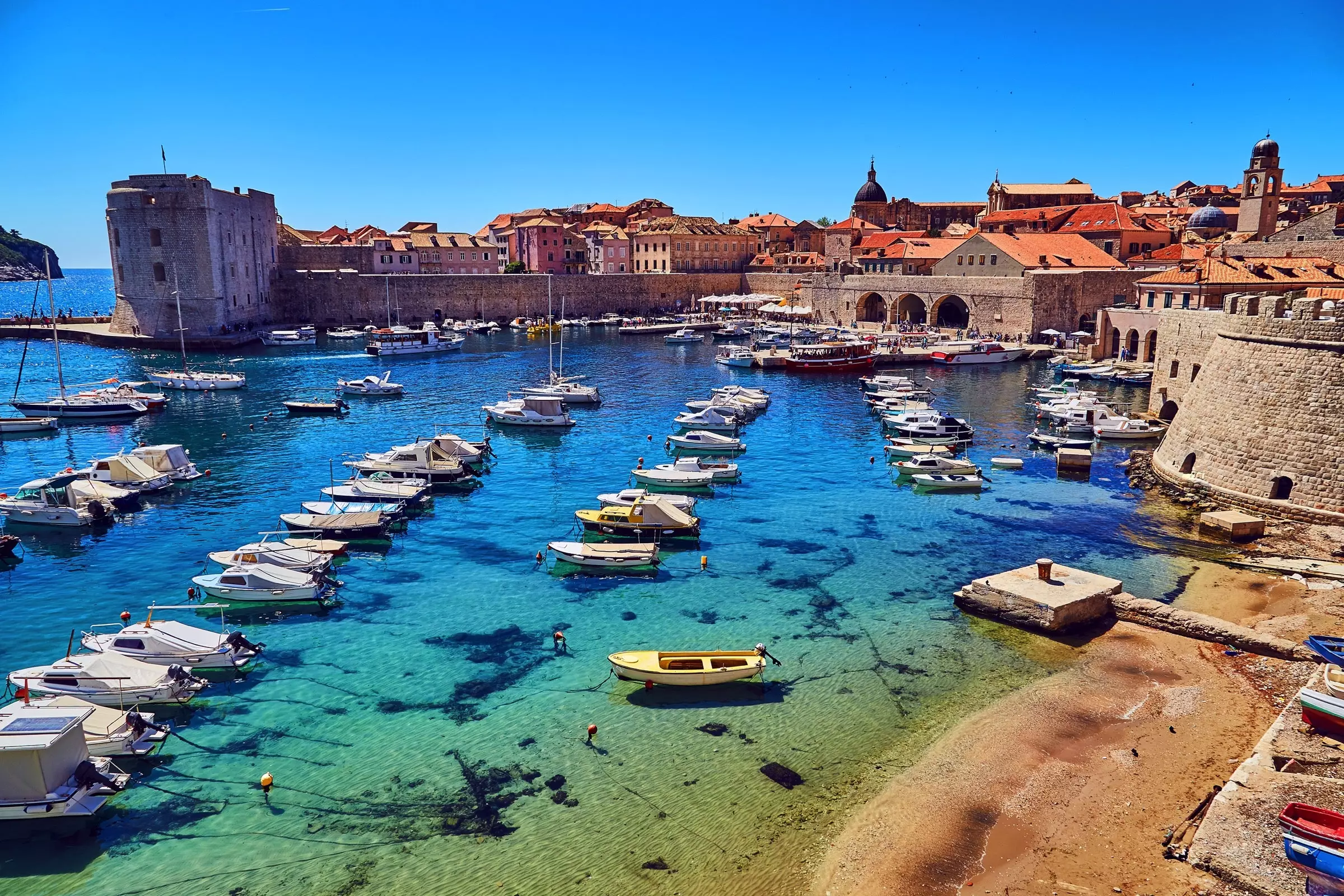 Barcos atracados en Dubrovnik