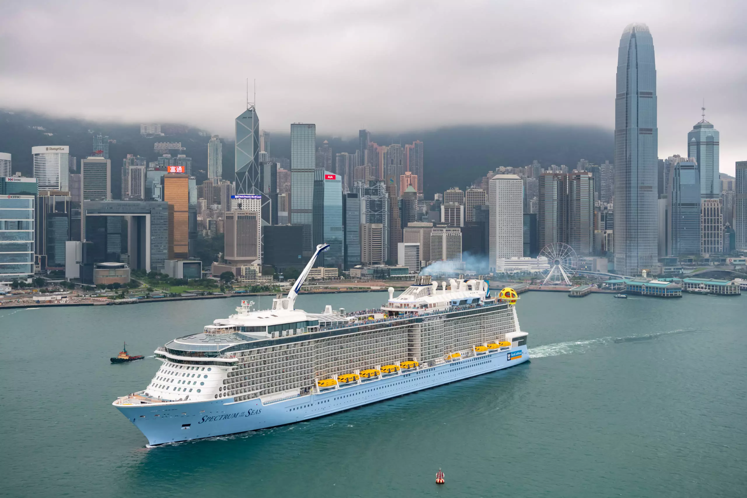 Royal Caribbean's Spectrum yeMakungwa, inoratidzwa pano muHong Kong, parizvino inoenda kuJapan ichibuda kuShanghai. Mufananidzo nerubatsiro rweRoyal Caribbean.