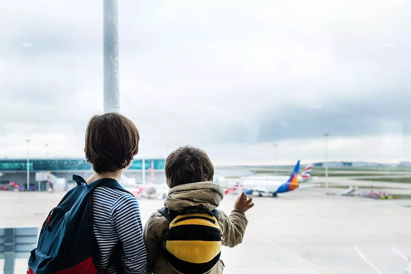 Espere multitudes de vacacións que batan récords nos aeroportos; os nosos consellos para navegar polas liñas 18043_2