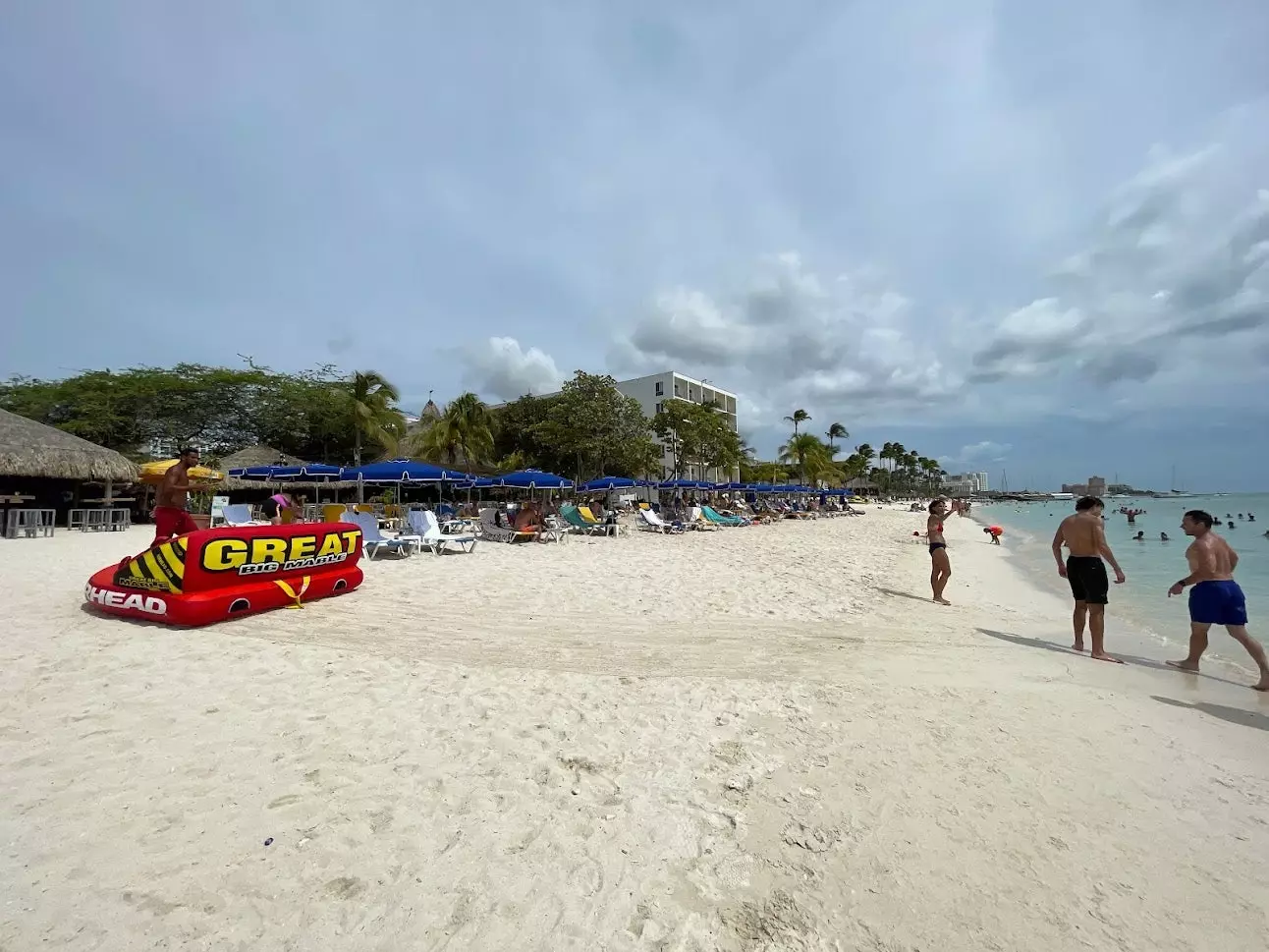 Plaja langa Radisson Blu Aruba