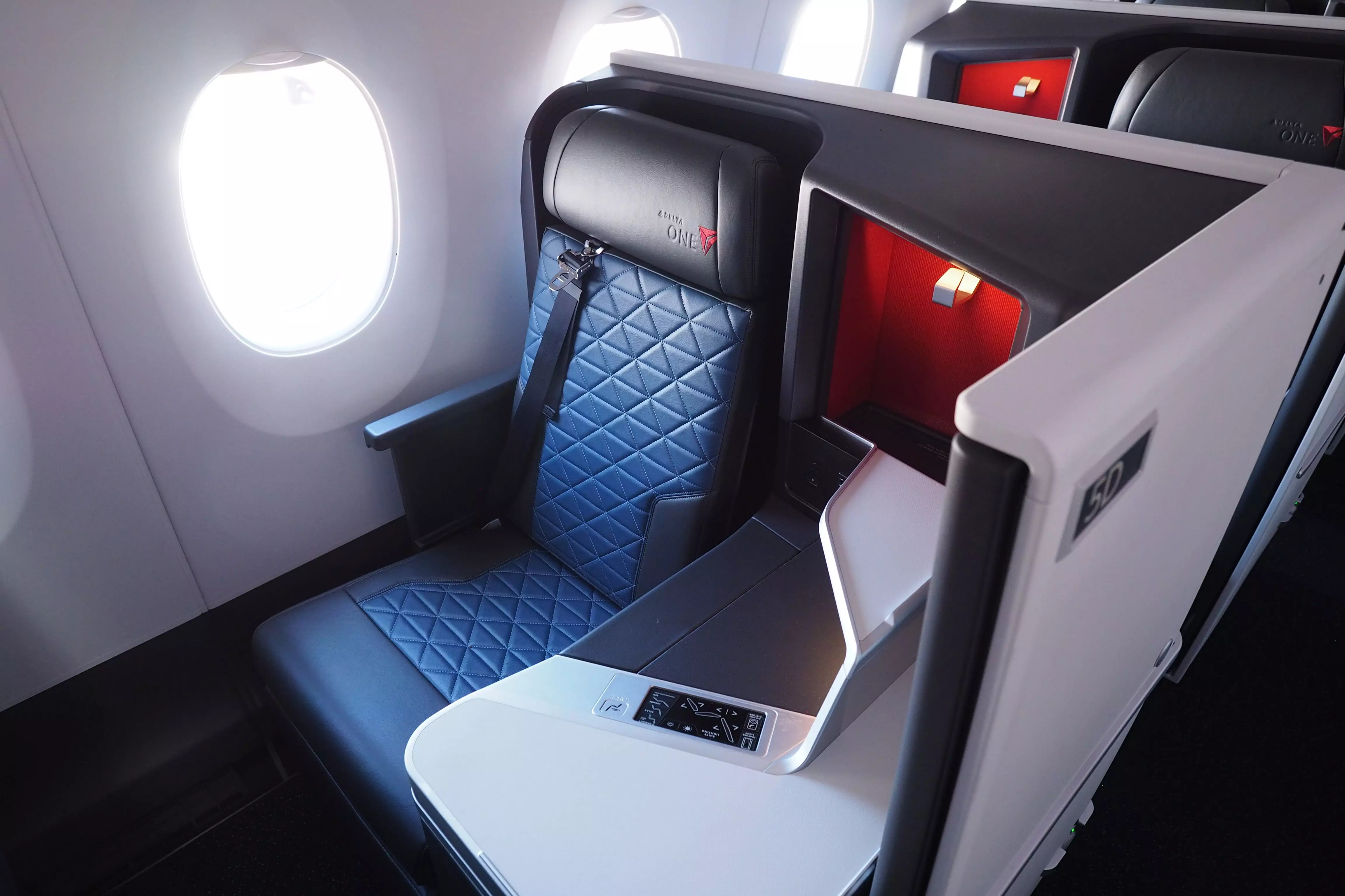 Delta One Suites Из США в Токио 120 000 SkyMiles туда и обратно