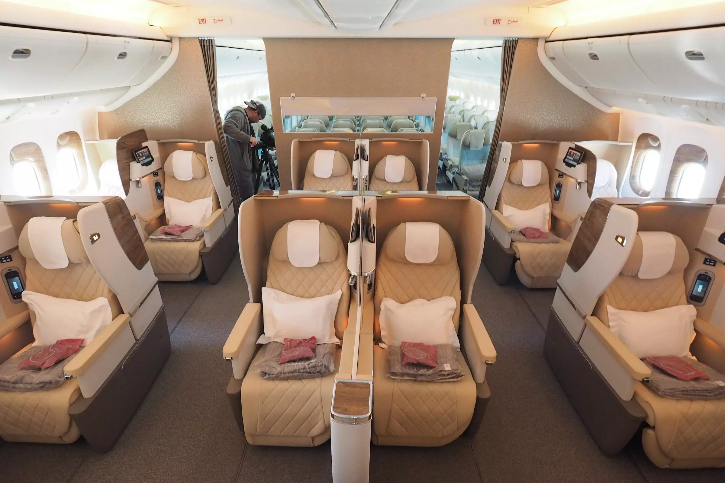 ແຈ້ງເຕືອນຂໍ້ສະເໜີ: Emirates Valentines 2- For-1 Day Sale ຈາກ $797