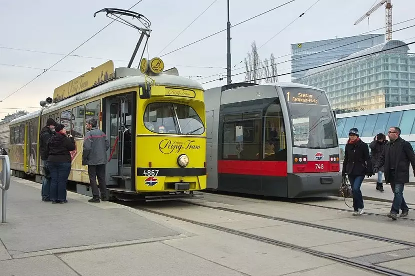 無論您是找到老式電車還是更現代的電車，在維也納四處遊覽都是輕鬆而酷炫的。圖片由 ullstein bild 通過 Getty Images 提供。