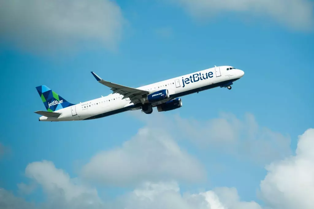 सम्झौता: JetBlue फ्ल्यास बिक्री $ 43 बाट एकतर्फी उडानहरू प्रस्ताव गर्दछ