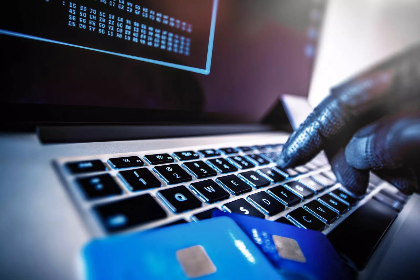 Niba hacker afashe numero yikarita yawe yo kubikuza, urashobora kuba kumurongo wo kwishyura. (Ifoto ikoresheje Shutterstock)