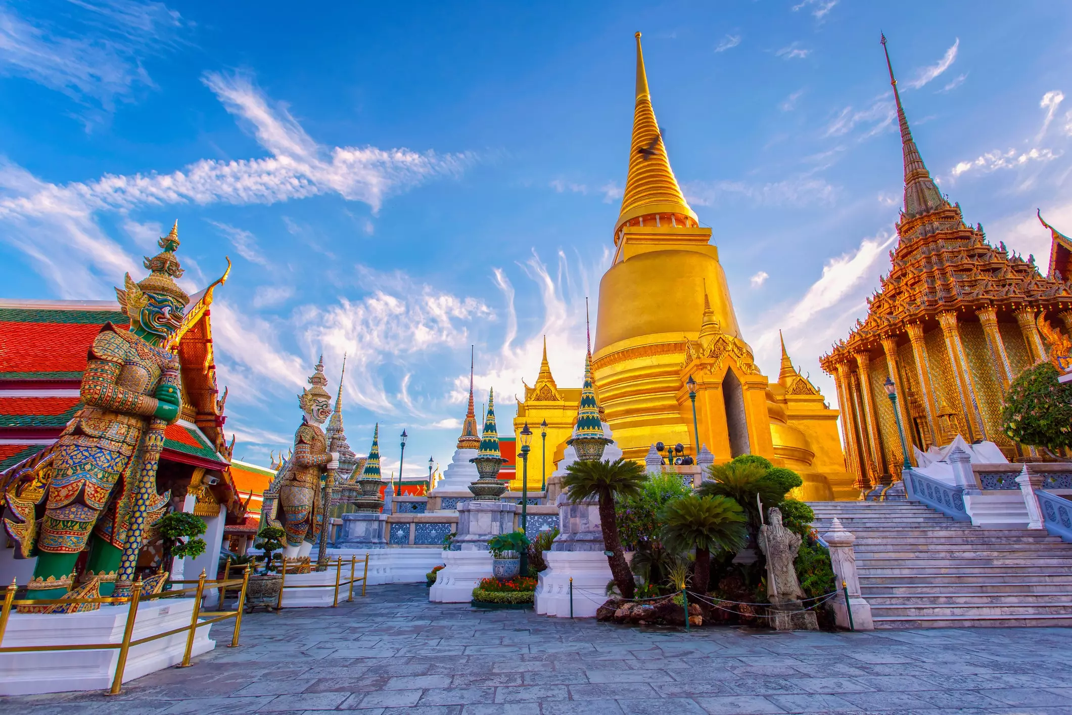 Tlhokomeliso: Lifofane tse eang Thailand Ho tloha ho $466 ho Round-Trip