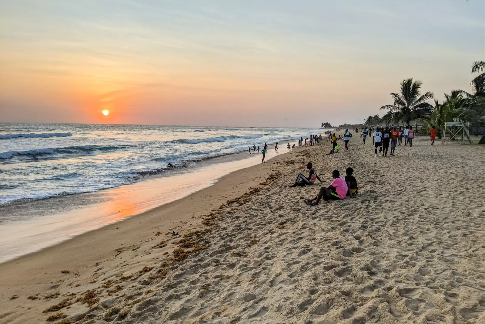 Sonnenënnergang op enger Plage a Liberia