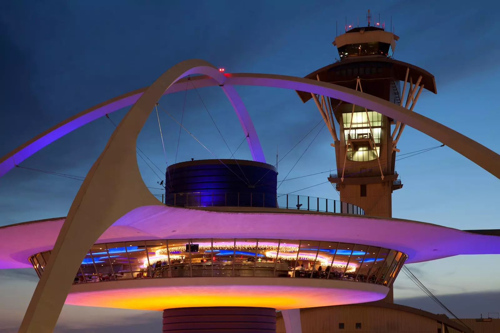 Maaaring Magkaroon ng Retro Airport Hotel ang LAX sa Katunggaling TWA Hotel ng JFK