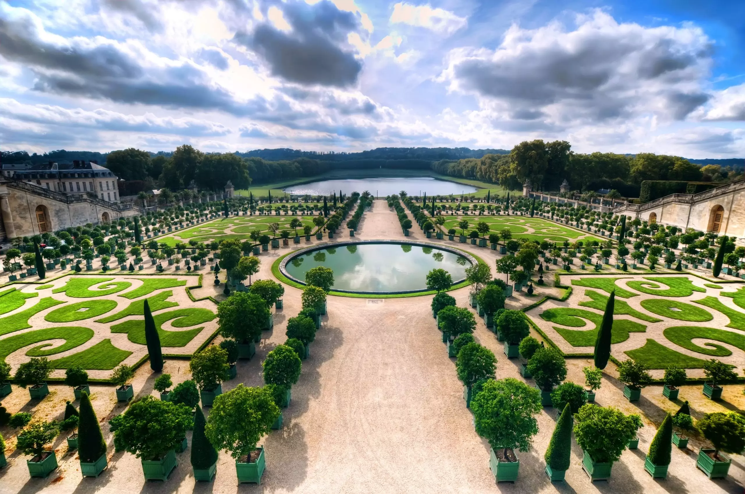 Hudheelka aadka u raaxaysan ee Palace of Versailles wuu furan yahay