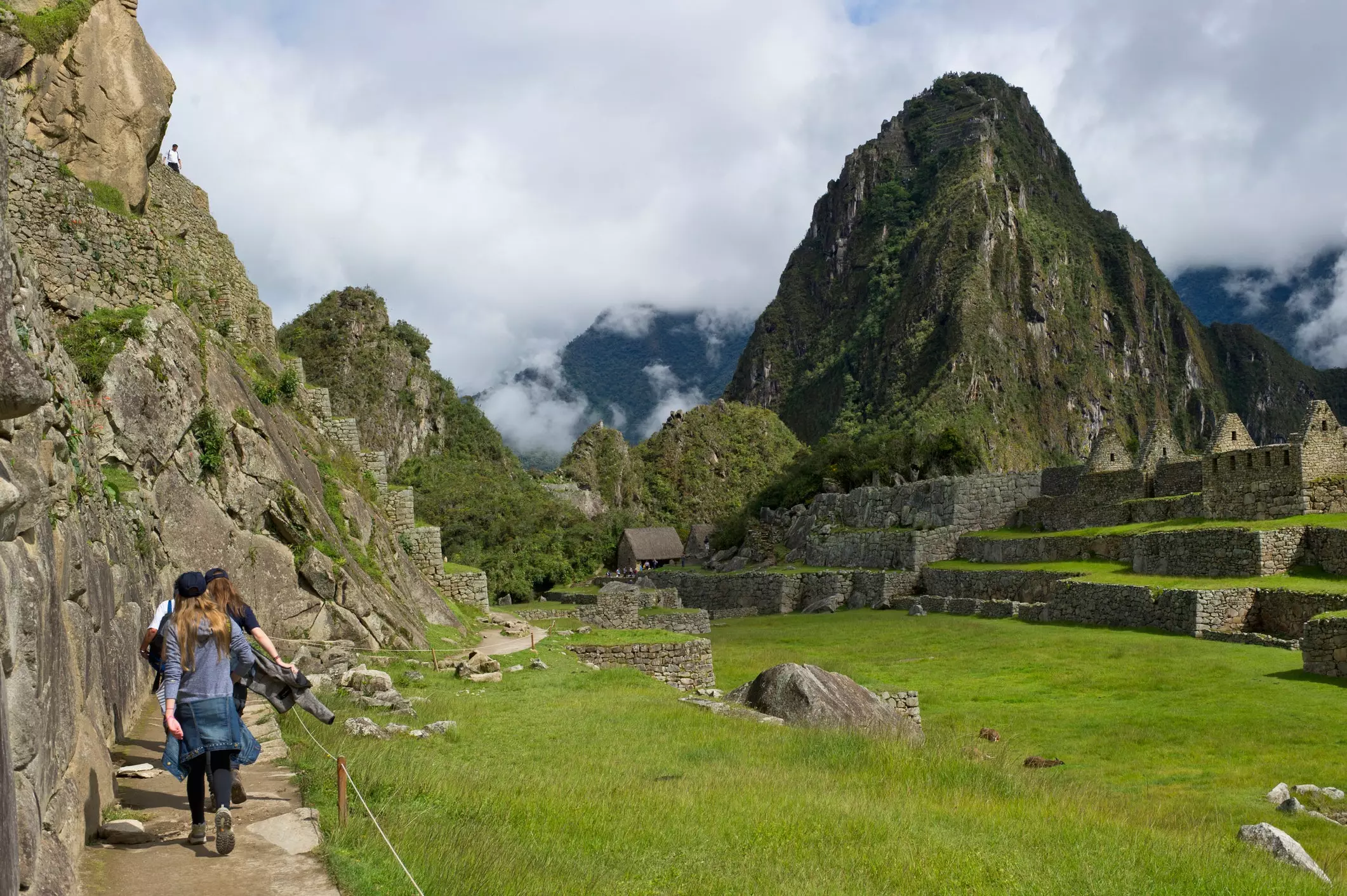 NYC rau Ecuador, Peru thiab Aruba hauv Biz Los ntawm $ 673 Round-Trip