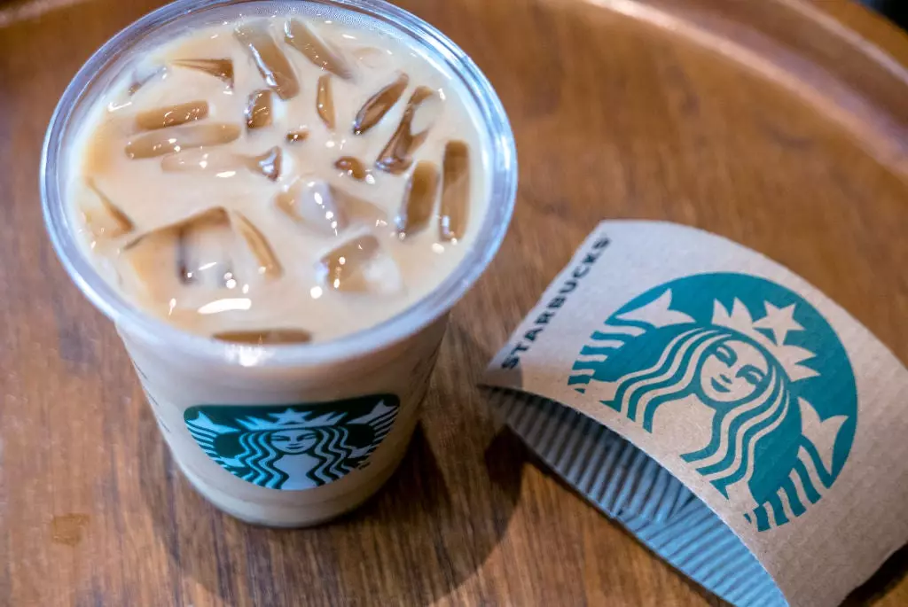 Бүген сатып алу белән бушлай Iced Starbucks эчемлеген алыгыз