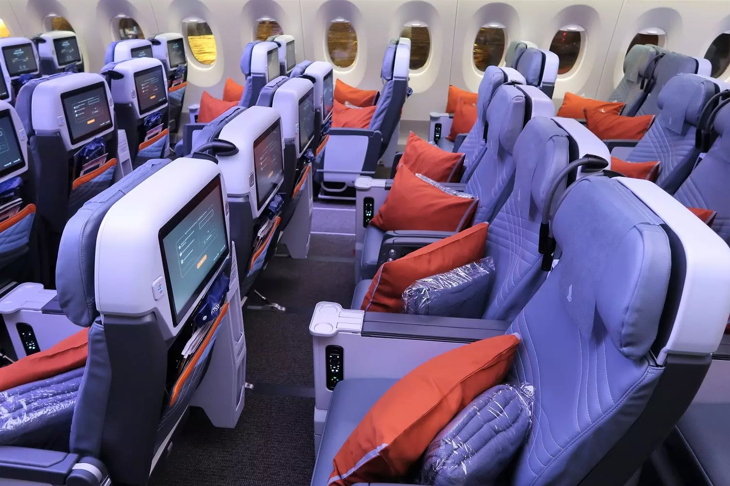 Izindiza Ze-Premium Economy eziya e-Asia Zehlele ku-$1049 R/T 2106_1