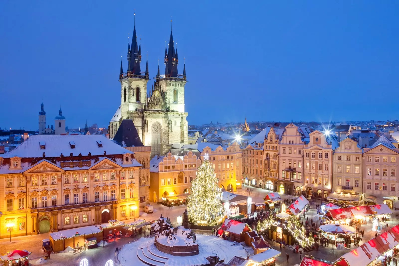 O Mercado de Natal de Praga. (Foto por Frank Chmura/Getty Images)