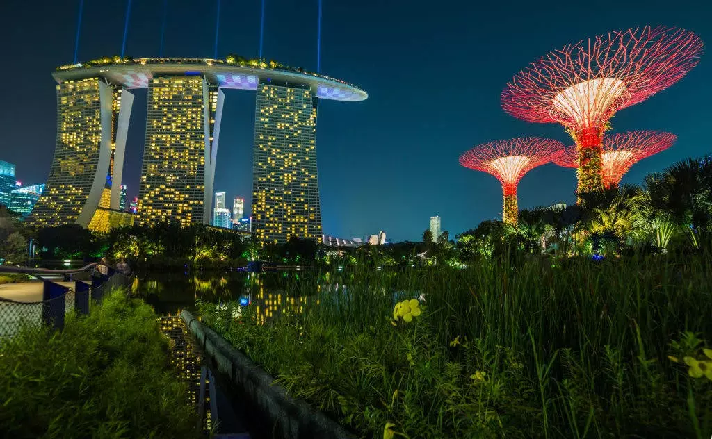 Singapur, Singapur - 20. septembra: Celkový pohľad na Marina Bay Sand v noci 20. septembra 2016 v Singapure, Singapur. (Foto: Rustam Azmi/Getty Images)