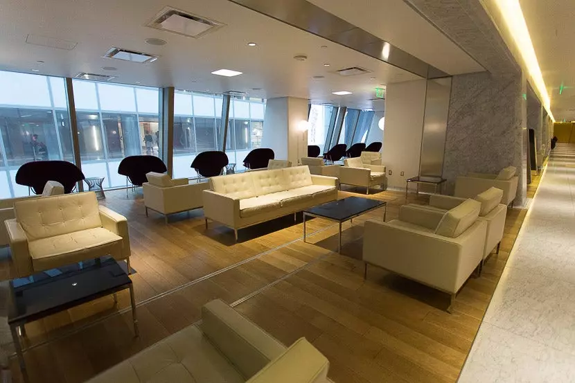 Als een American Airlines Executive Platinum-elite die internationaal reist, kon ik de Qantas International First Lounge gebruiken.