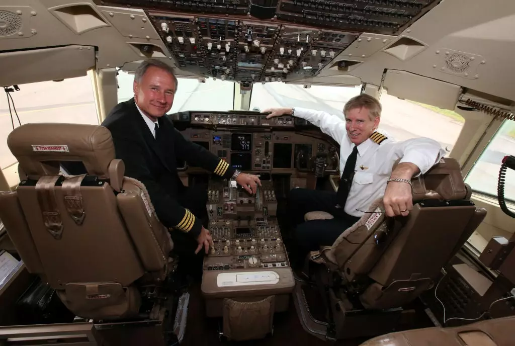 Piloten Captains John Dunkin (links) en Jay Galpin na het vliegen met de privéjet van zakenman Amerikaanse tycoon Donald Trump. (Foto door Andrew Milligan/PA Images via Getty Images)