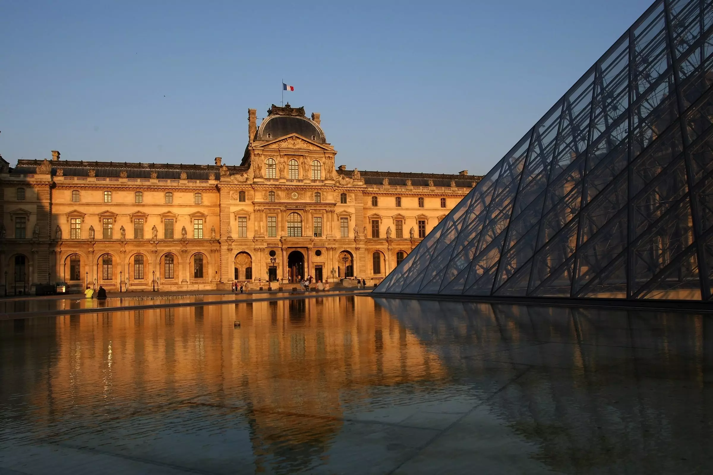 A párizsi Louvre