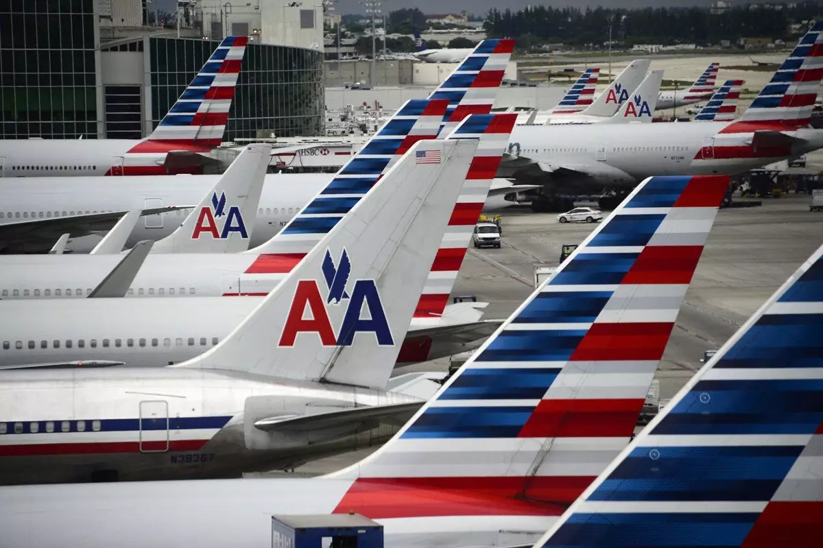 American Airlines, Vliegtuig, VSA, Lughawe, Miami, Passasier, Miami Internasionale Lughawe, 2015, Asfalt, Ekonomie, Florida - Amerikaanse staat, Golfkusstate, Horisontaal