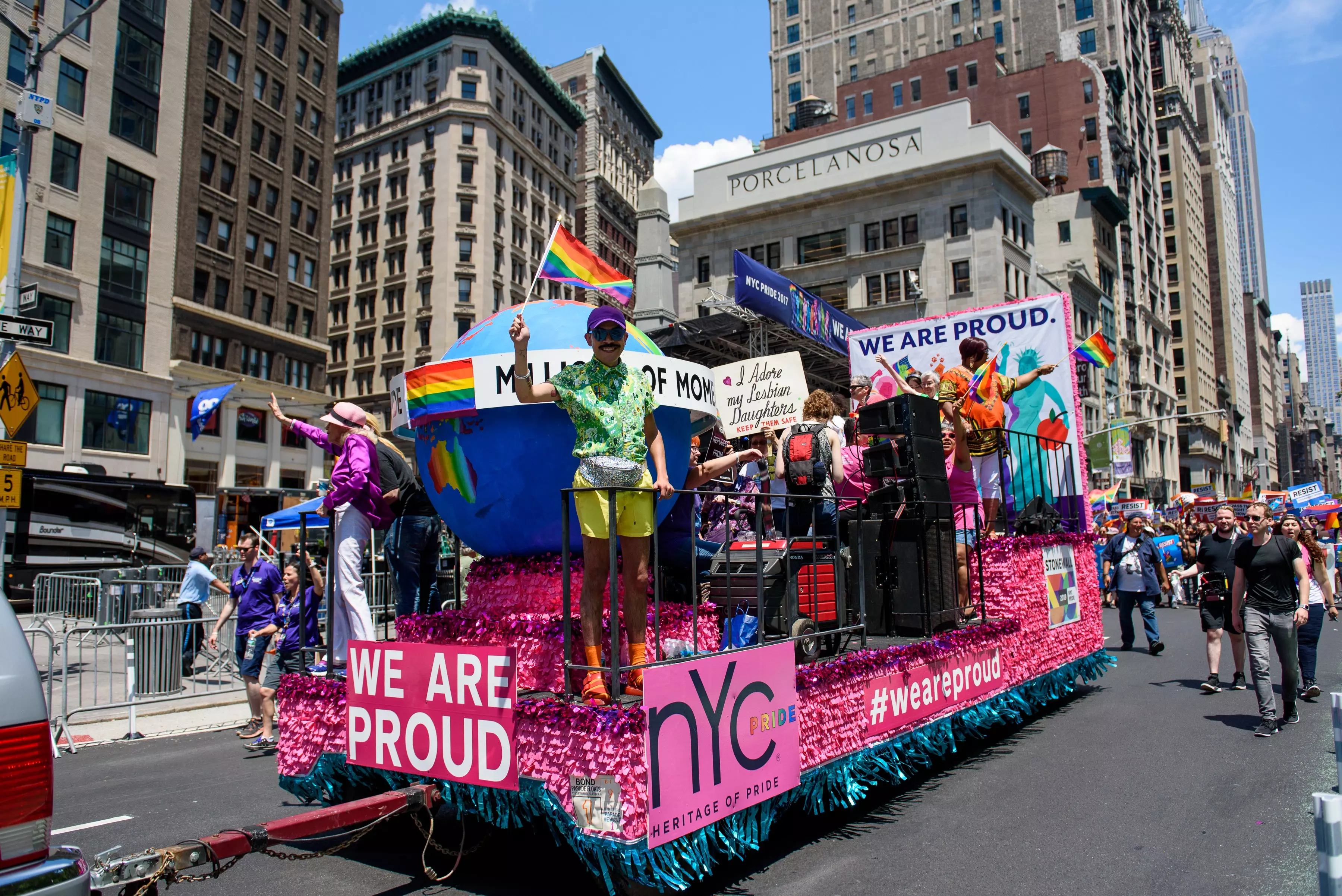 Terbang ke festival US Pride dengan poin dan miles 2441_11