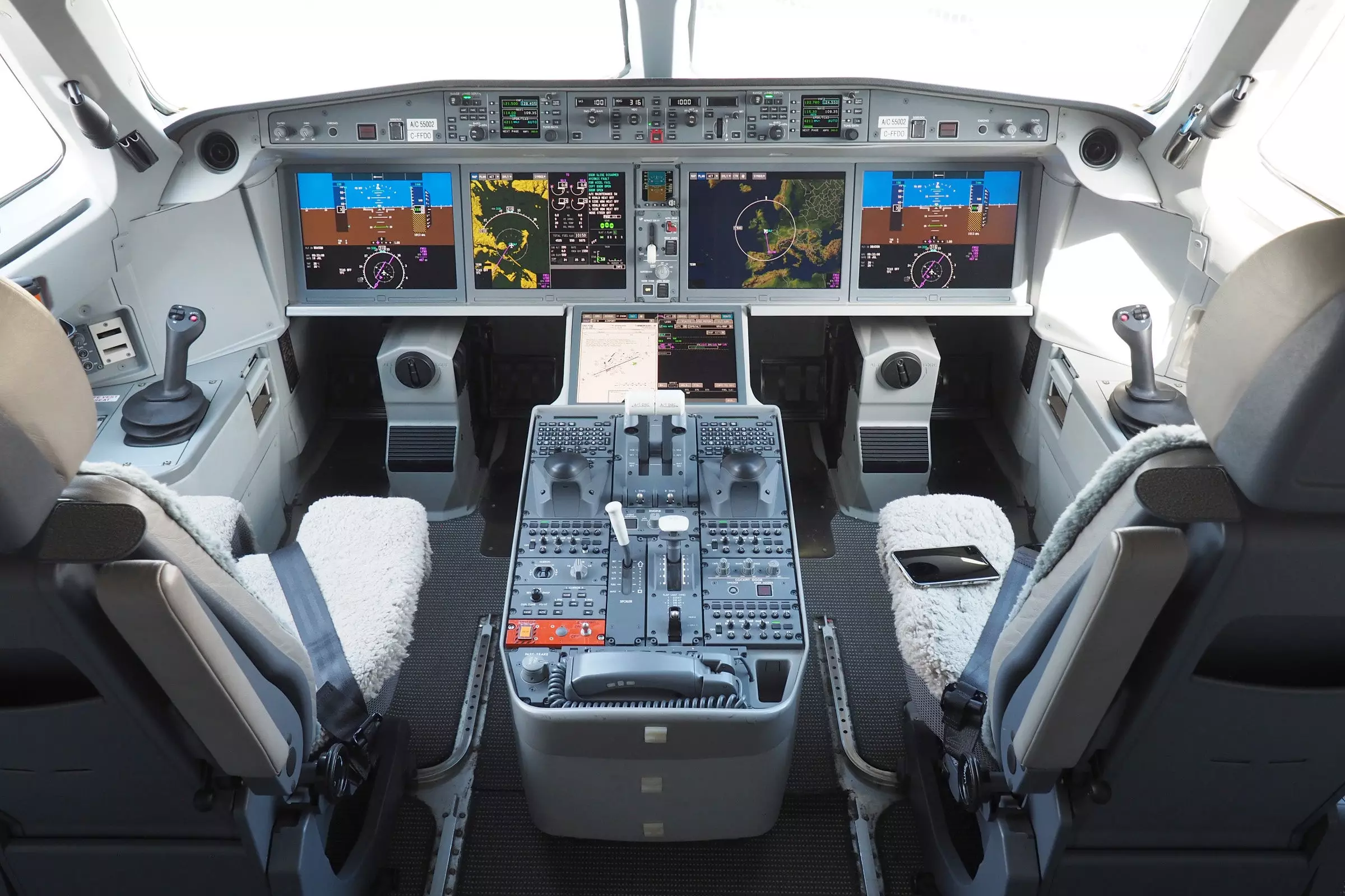 Ikuti Tur Video Singkat dari Airbus A220-300 Baru 24476_3