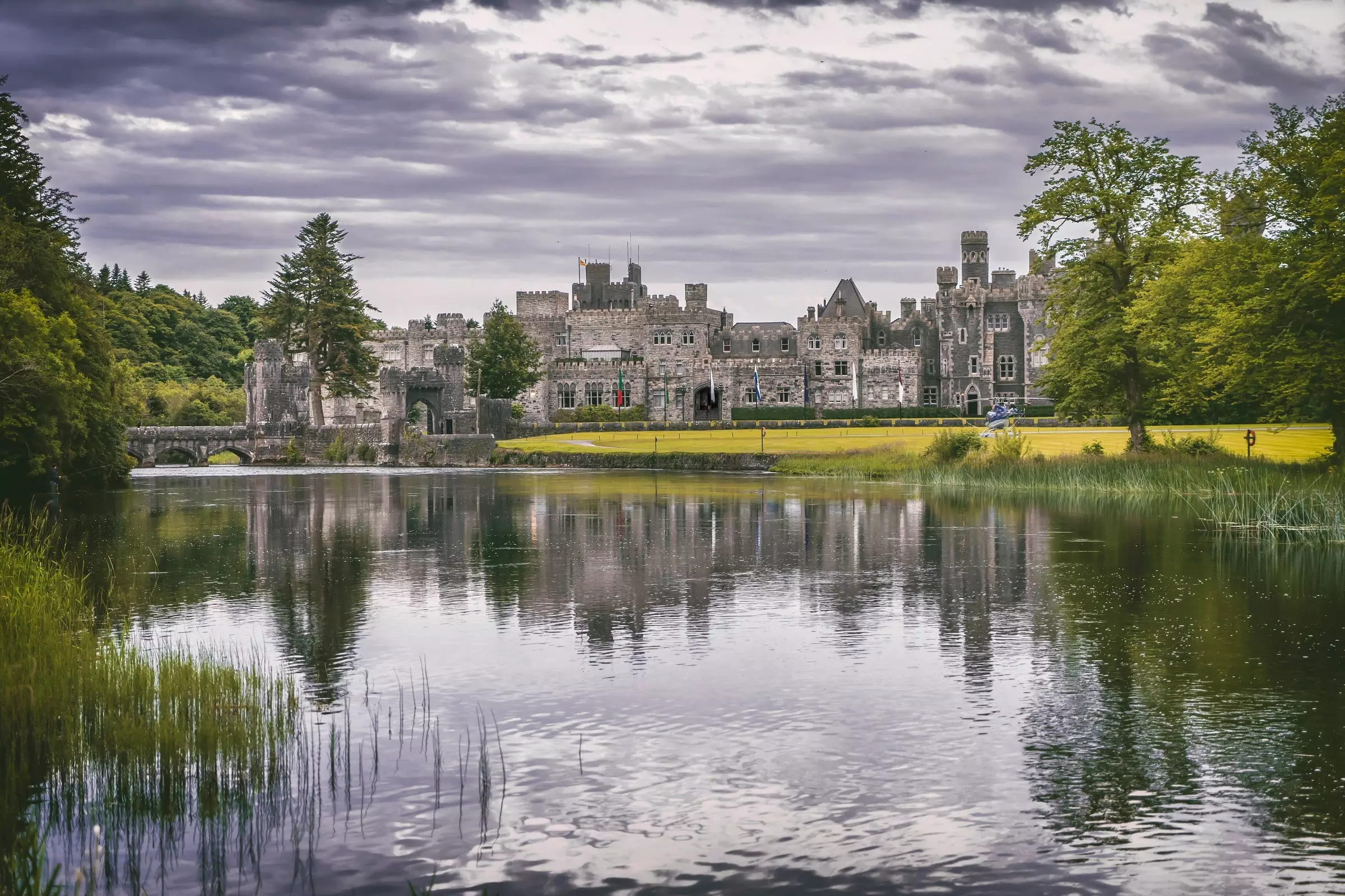 (ဓာတ်ပုံ Ashford Castle မှ ကူးယူဖော်ပြသည်)