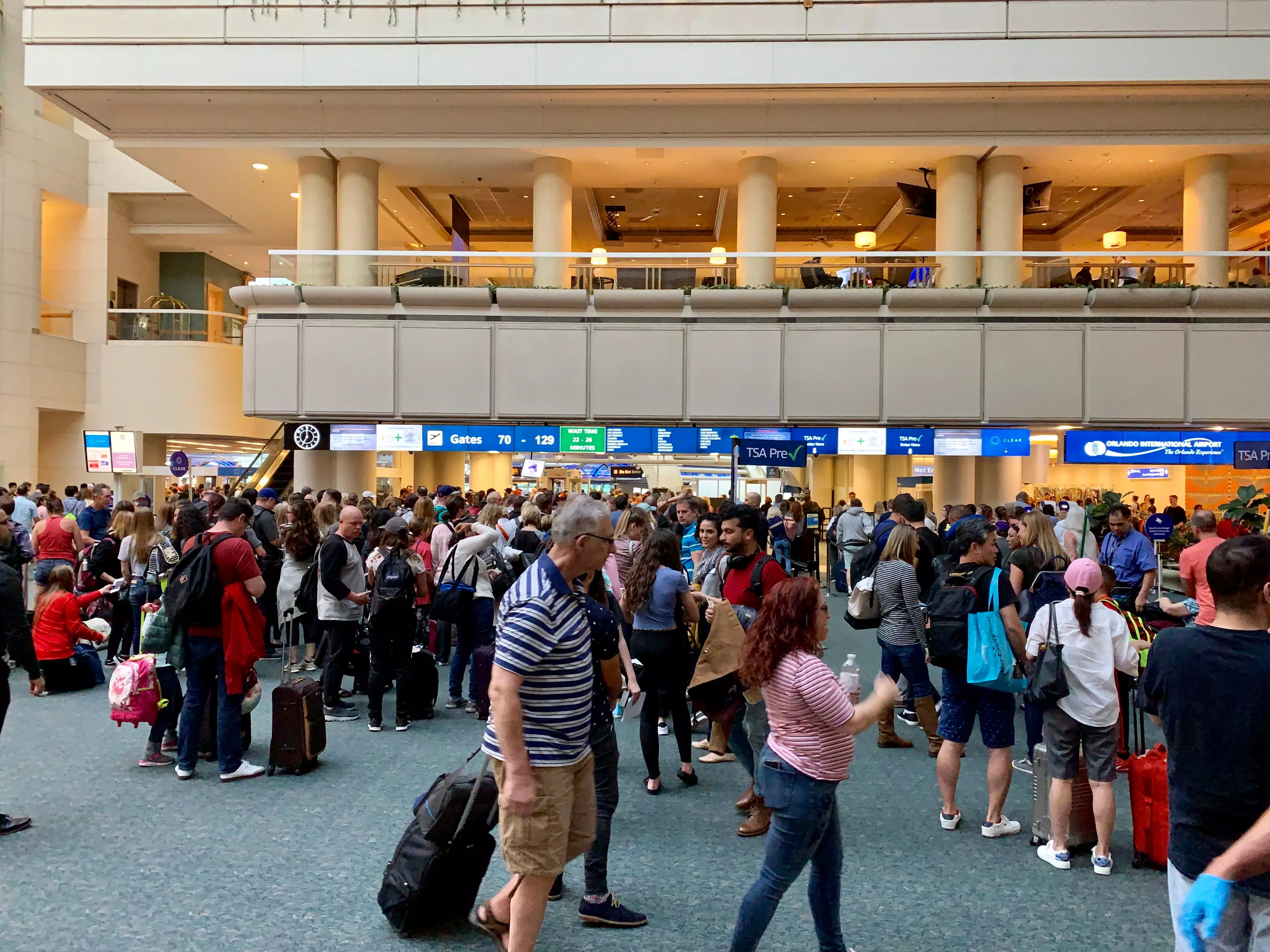 PreCheck ug CLEAR nga natipig nga tonelada nga oras kung mag-ilis sa mga terminal (Summer Hull / The Points Guy)