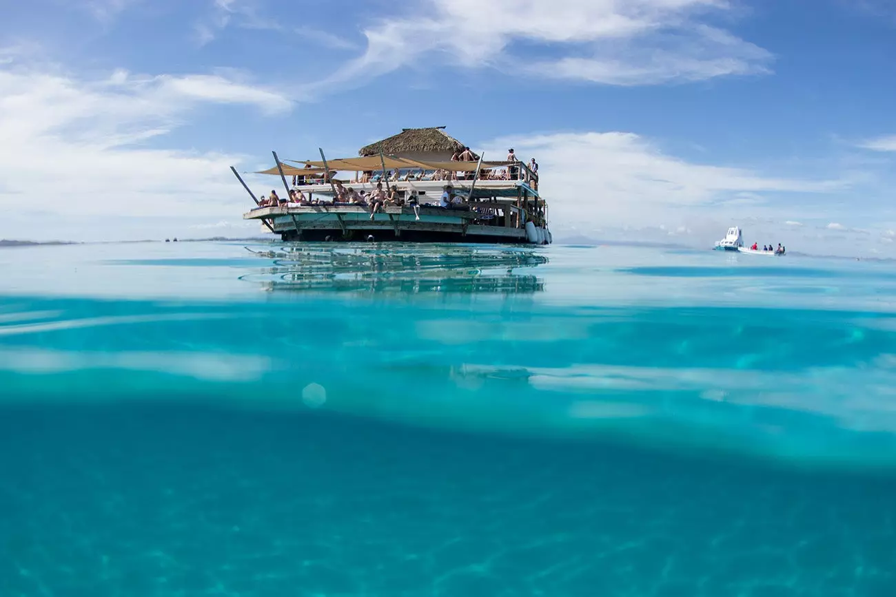 8 Great Floating Bars il-You Can Dve Fi