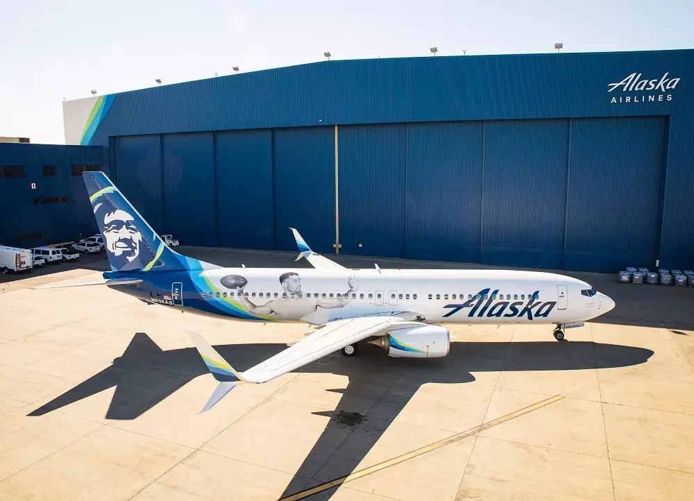 Alaska Airlines Russel Wilson litbrigði. (Mynd með leyfi Alaska Airlines)