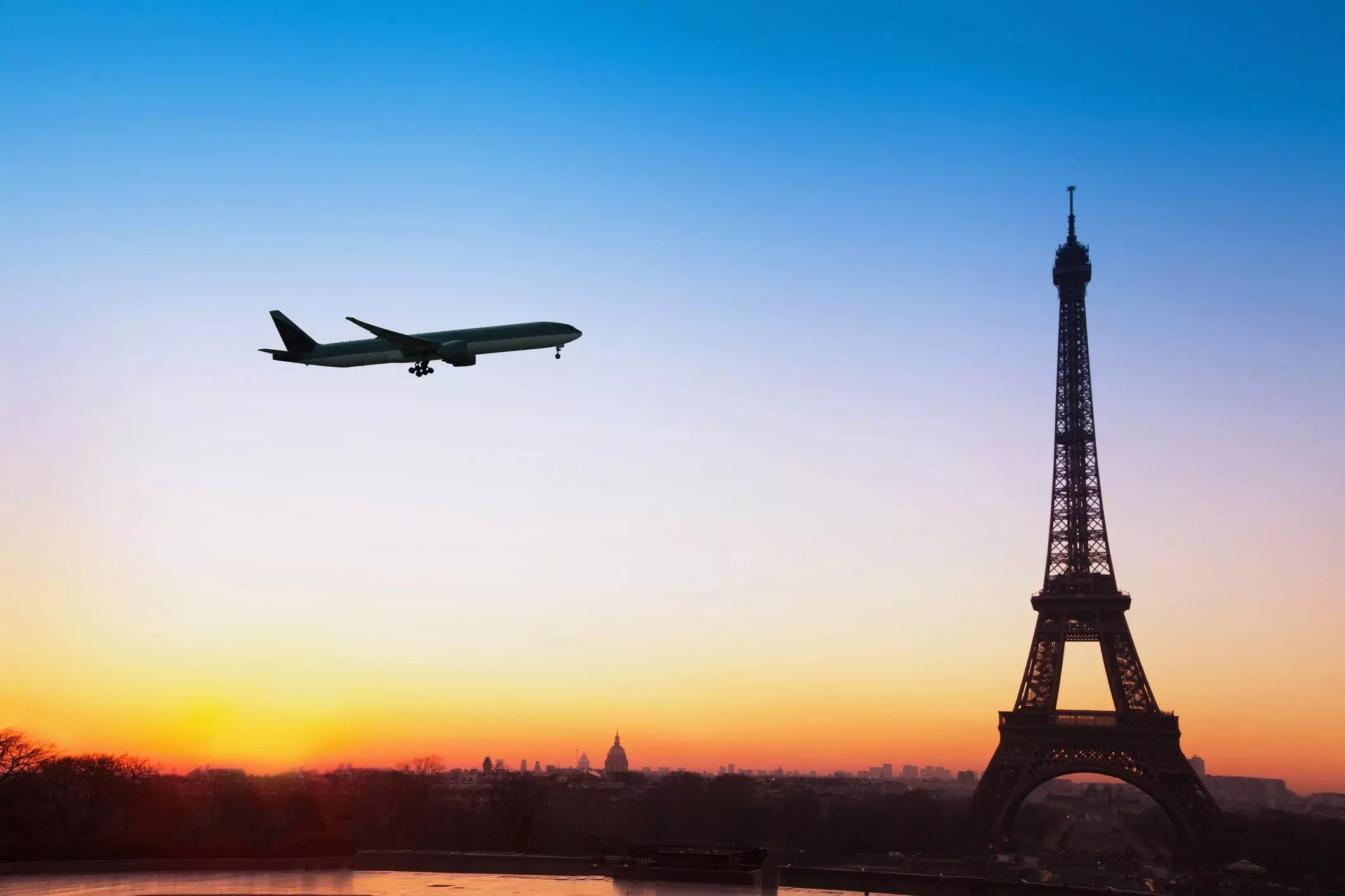 fluturim për në Paris, udhëtim me aeroplan në Francë