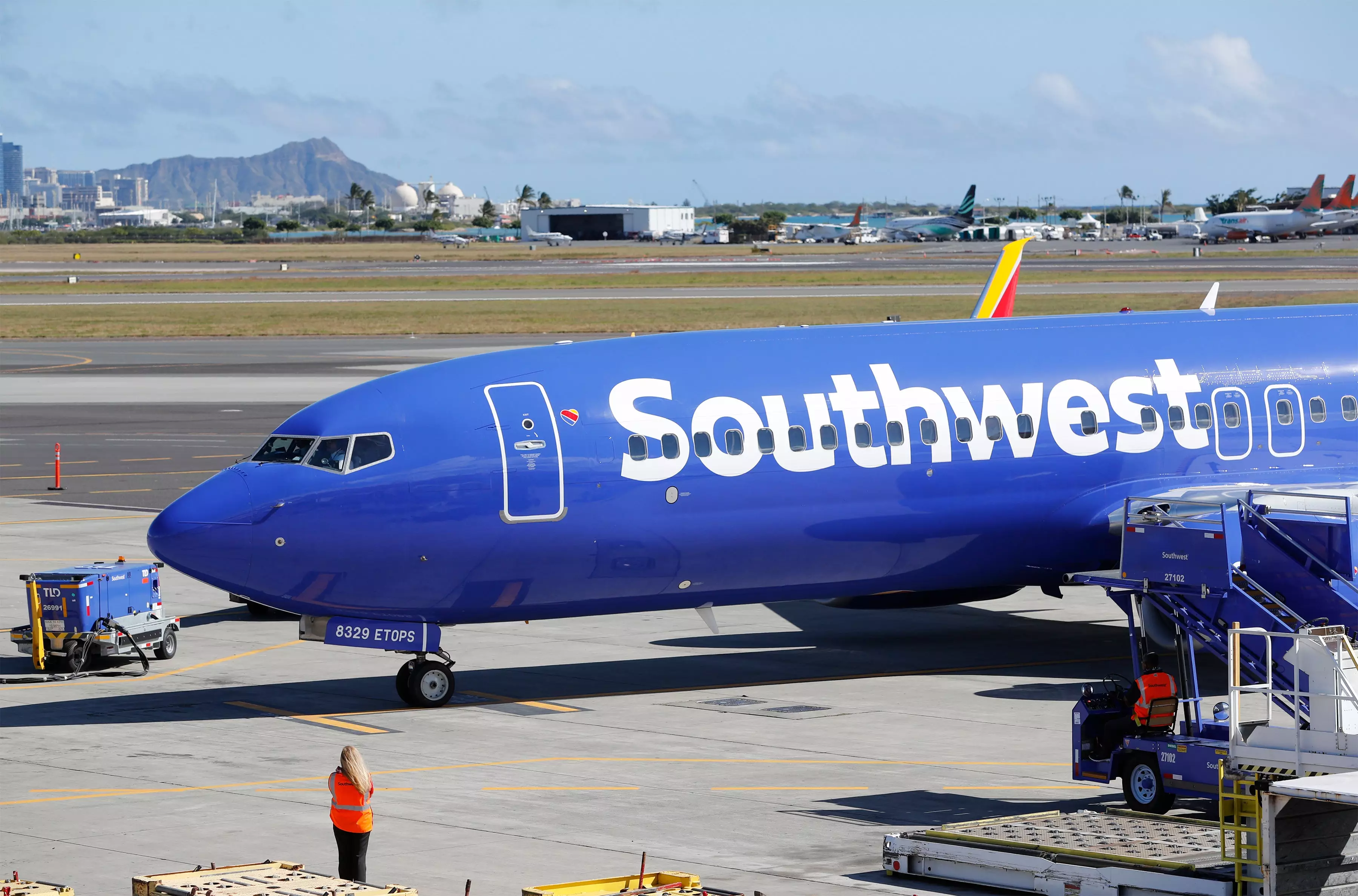 Ett flyg från Southwest Airlines 737 800 landar för första gången på Honolulu International Airport, tisdagen den 5 februari 2019, i Honolulu. (Marco Garcia/The Points Guy)