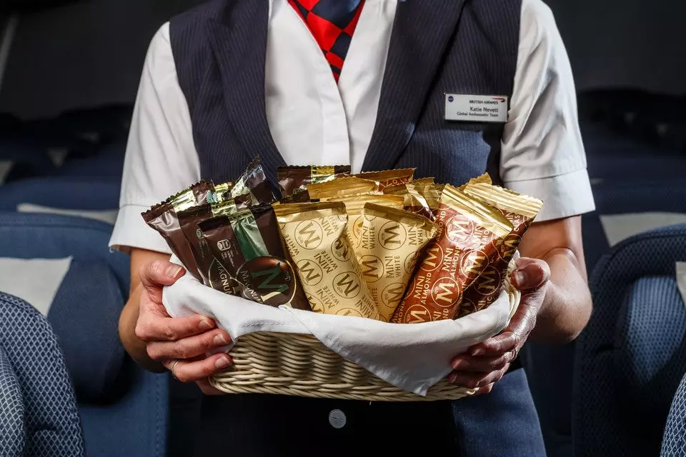 British Airways Dishes Out Four-Course Menu rau Long-Haul Economy Passengers