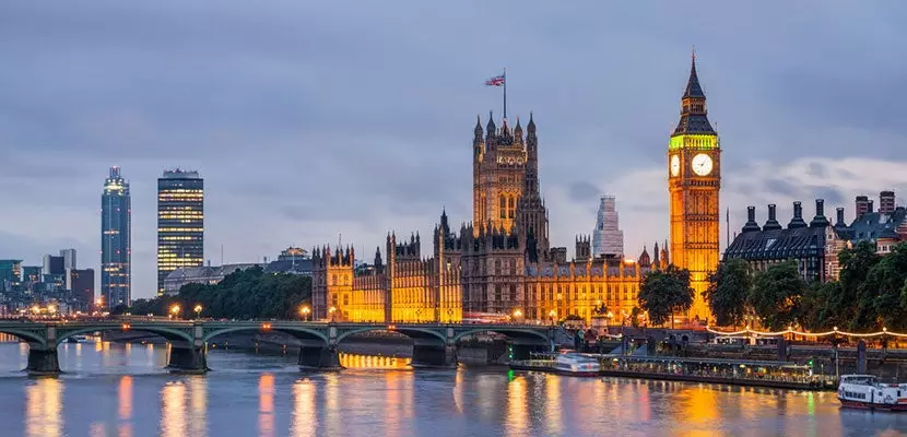 Yana da sauƙi don ƙara tsayawa a London lokacin yin ajiyar lambar yabo ta Virgin America.