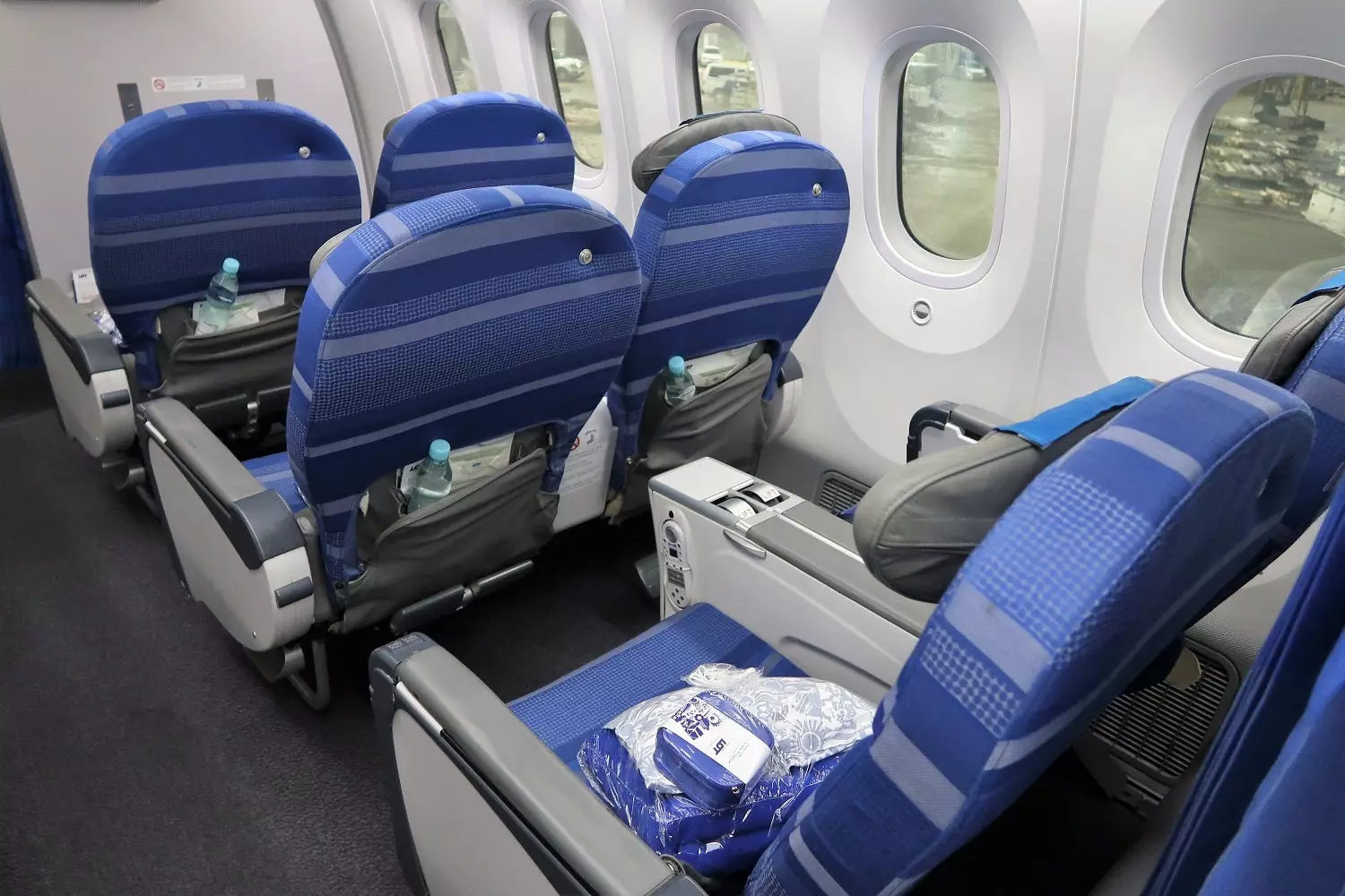 Cho Cabin, Cold Service: LOT Premium Ekonomi (787-8) Soti Chicago pou Warsaw 25757_5