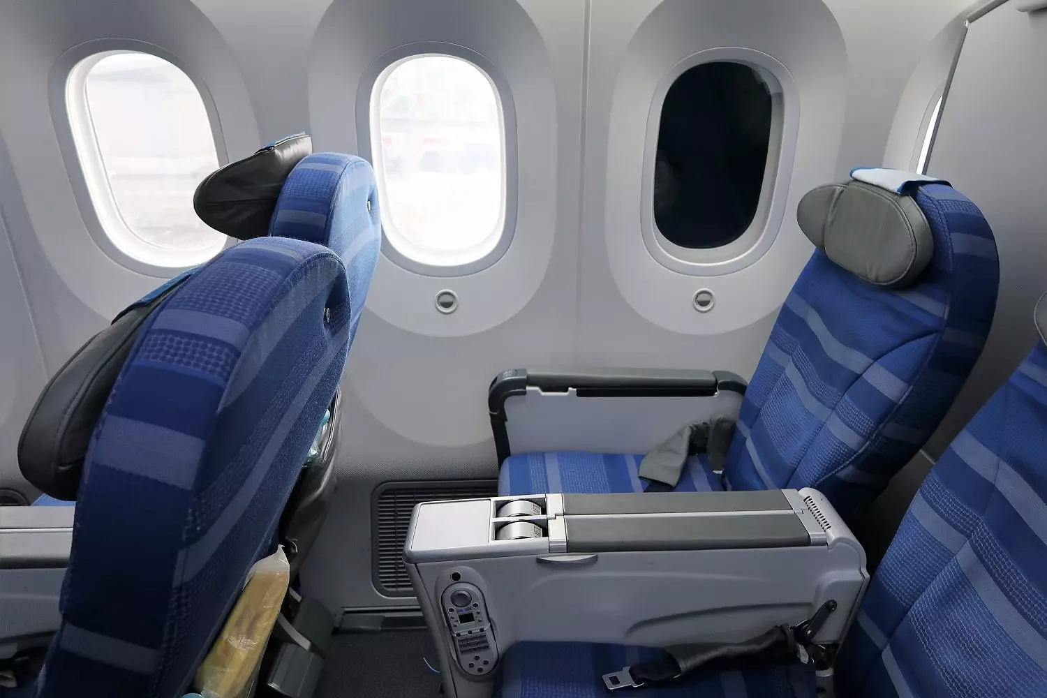 Varm hytte, kold service: LOT Premium Economy (787-8) Fra Chicago til Warszawa 25757_8