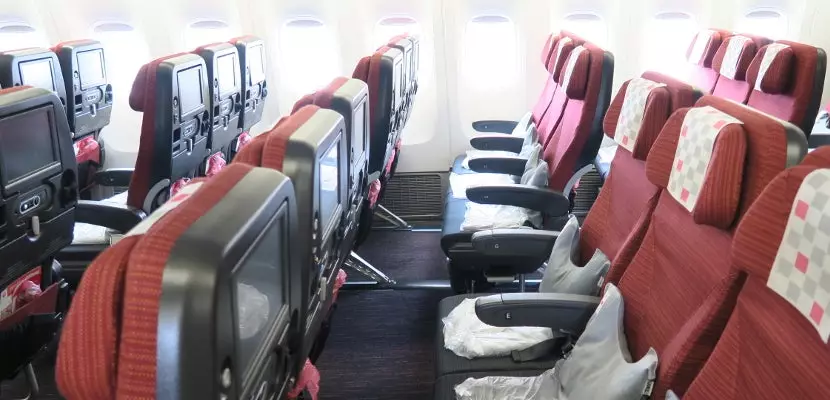 Revisión: JAL 777-300ER Economía — NRT a ORD