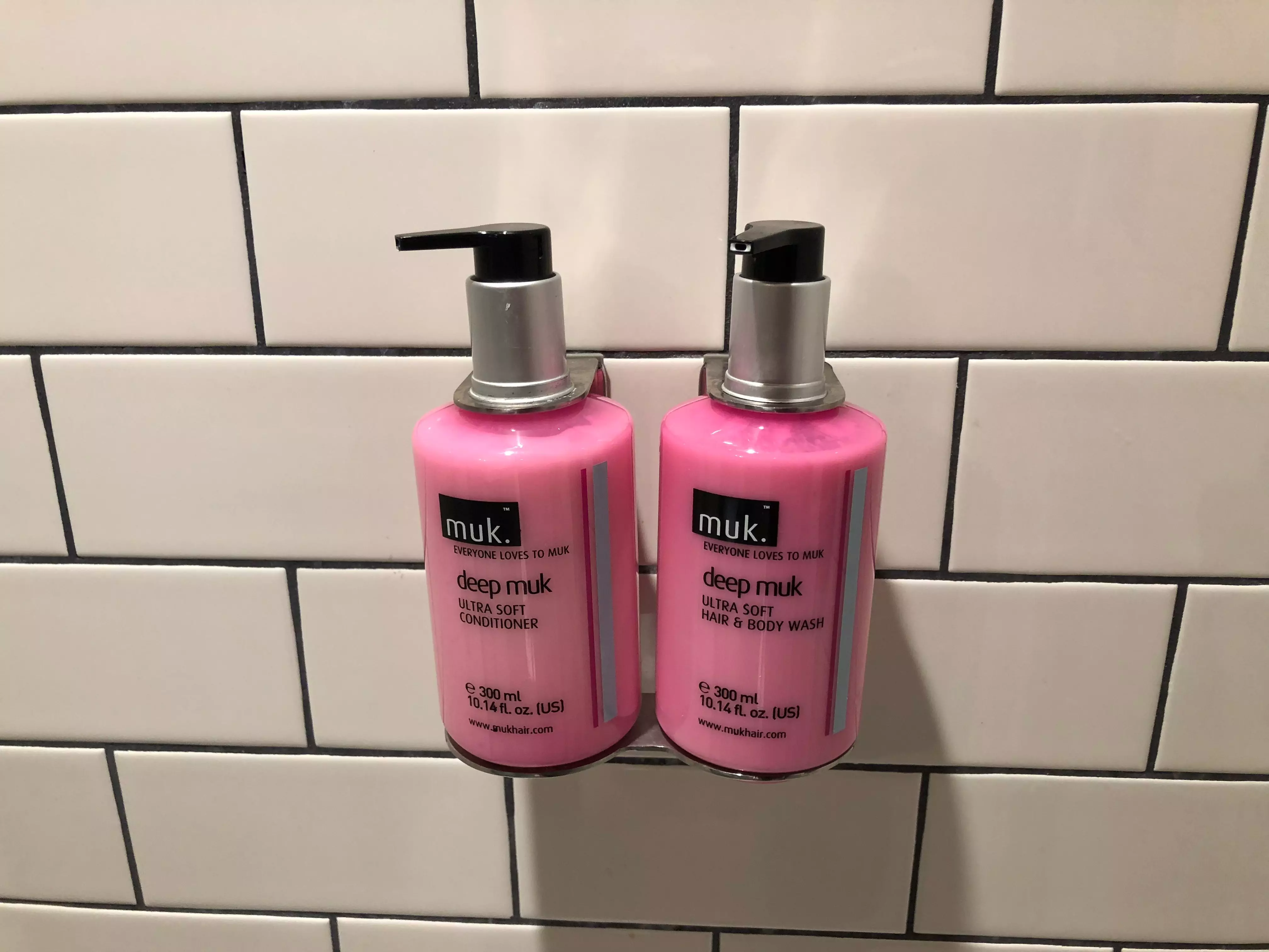 Seife und Shampoo in großen Mengen im Moxy Hotel Seattle