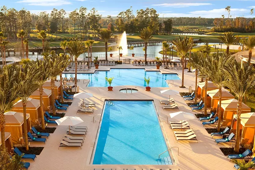 Piscina no Waldorf Astoria Orlando. Foto cortesia Hilton