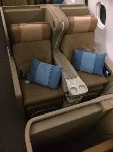 Ang aking business class na upuan sakay ng A330 ng Singapore