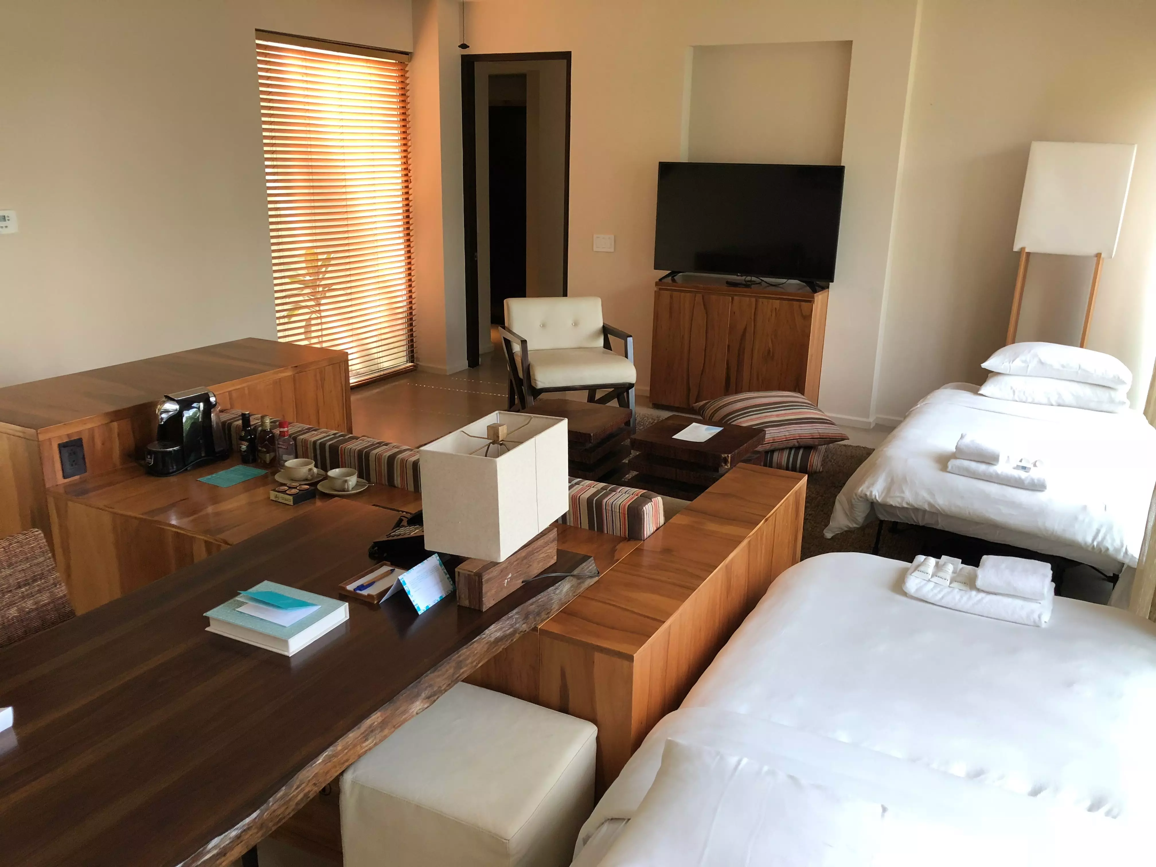 Andaz Costa Rica apartamentų svetainė paverčiama antruoju miegamuoju